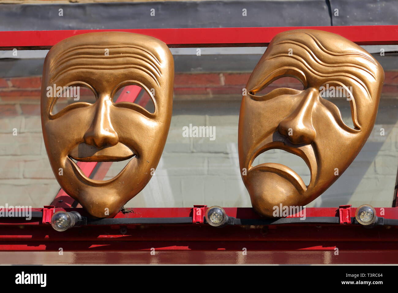 Comedy and tragedy masks hi-res stock photography and images - Alamy