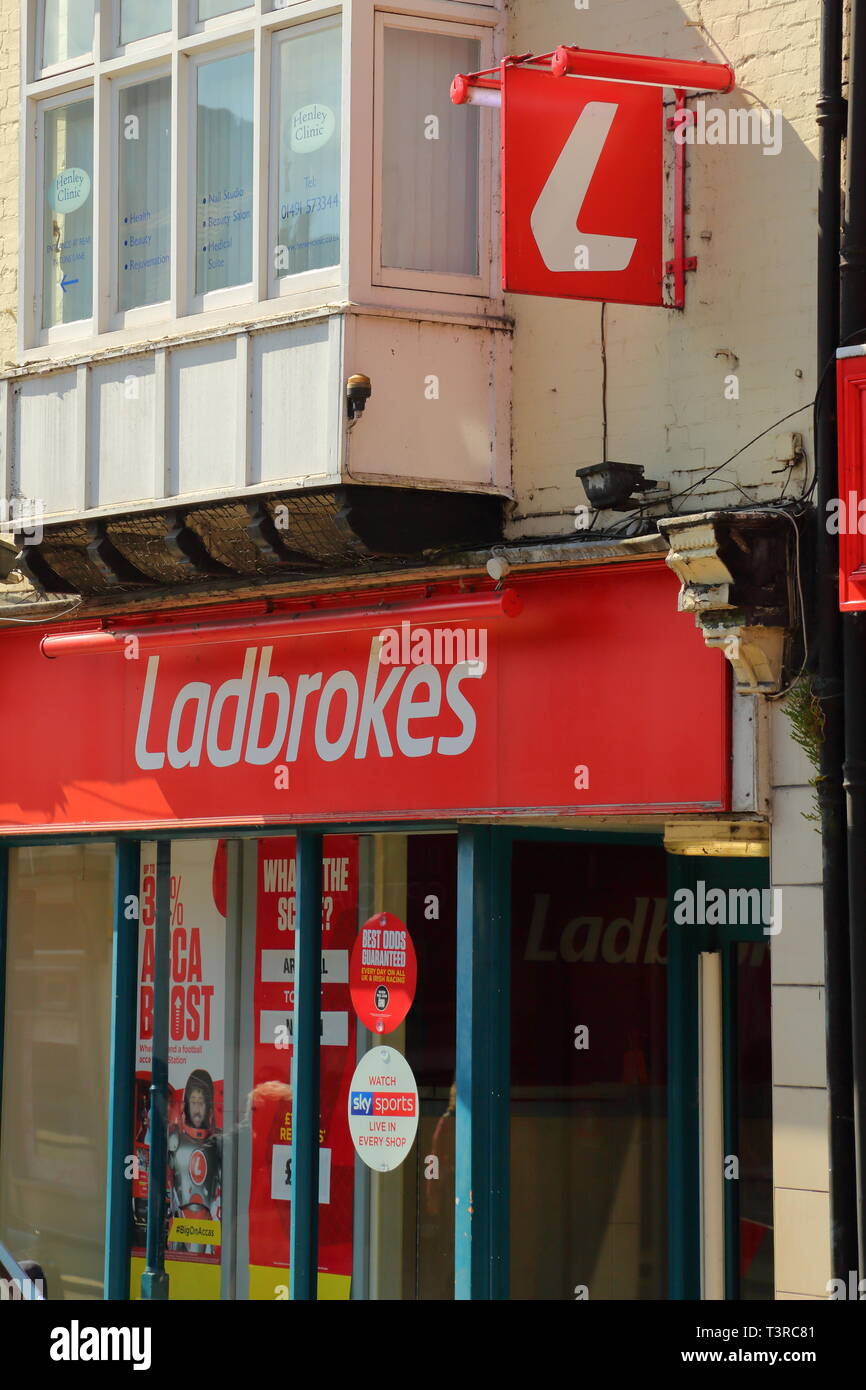 Ladbrokes logo hi-res stock photography and images - Alamy