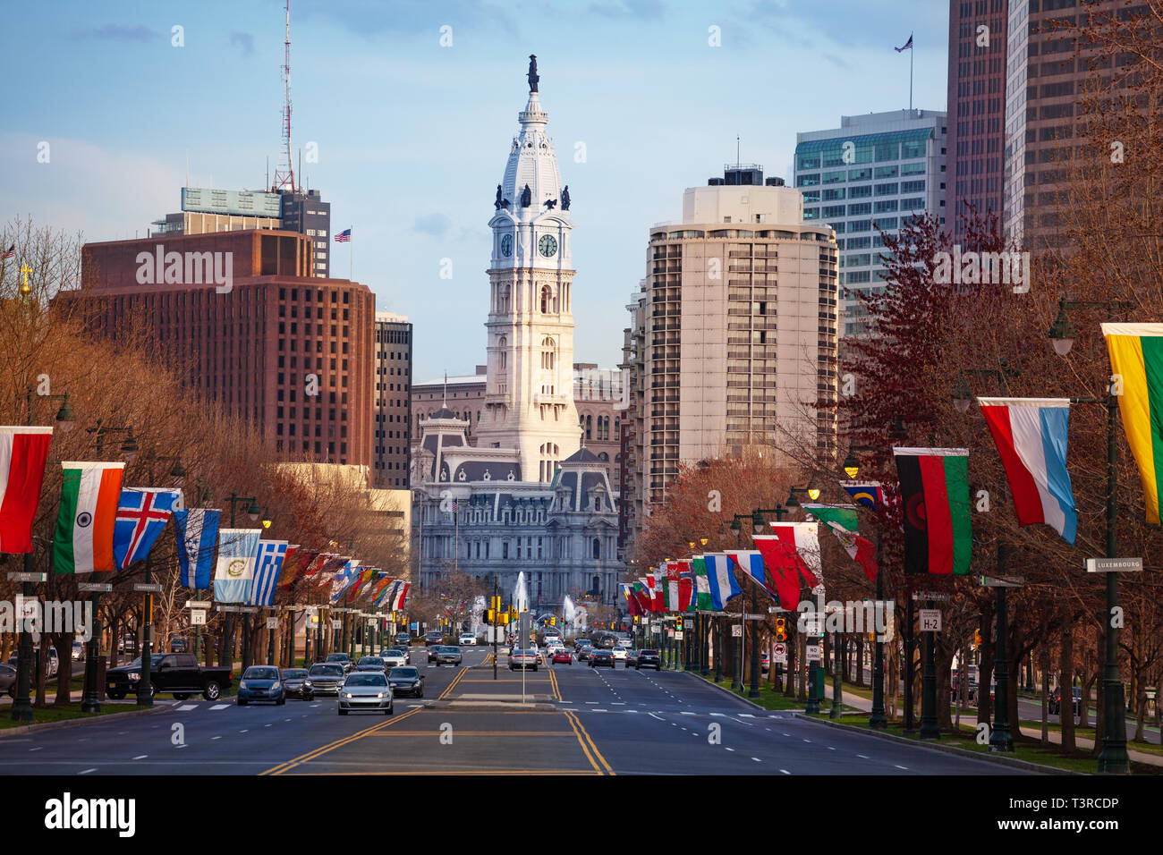 Benjamin franklin parkway downtown skyline hi-res stock photography and ...