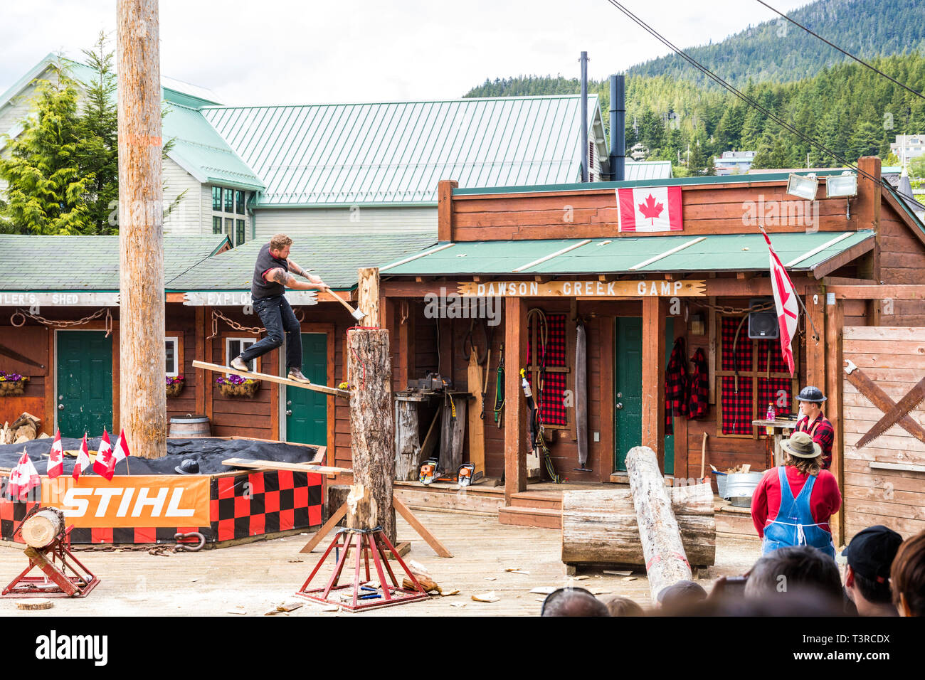 Two handed axe demonstration at the Great Alaskan Lumberjack Show in ...