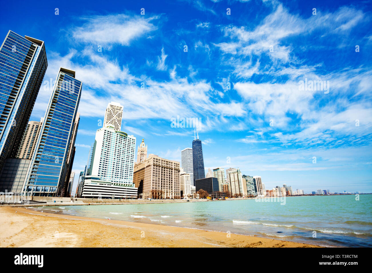 Chicago reflection beach hi-res stock photography and images - Alamy