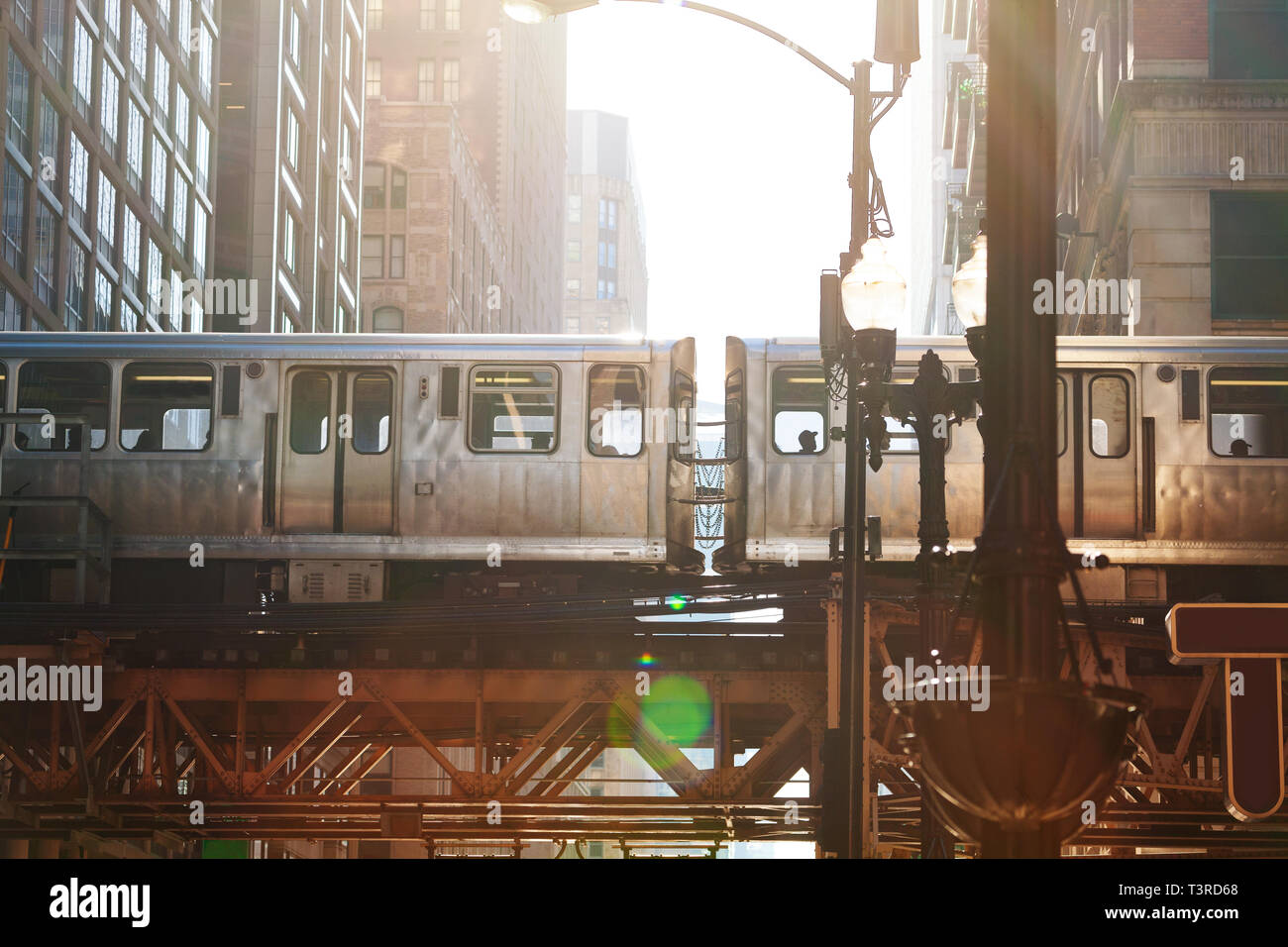 Chicago train rapid transit system hi-res stock photography and images ...