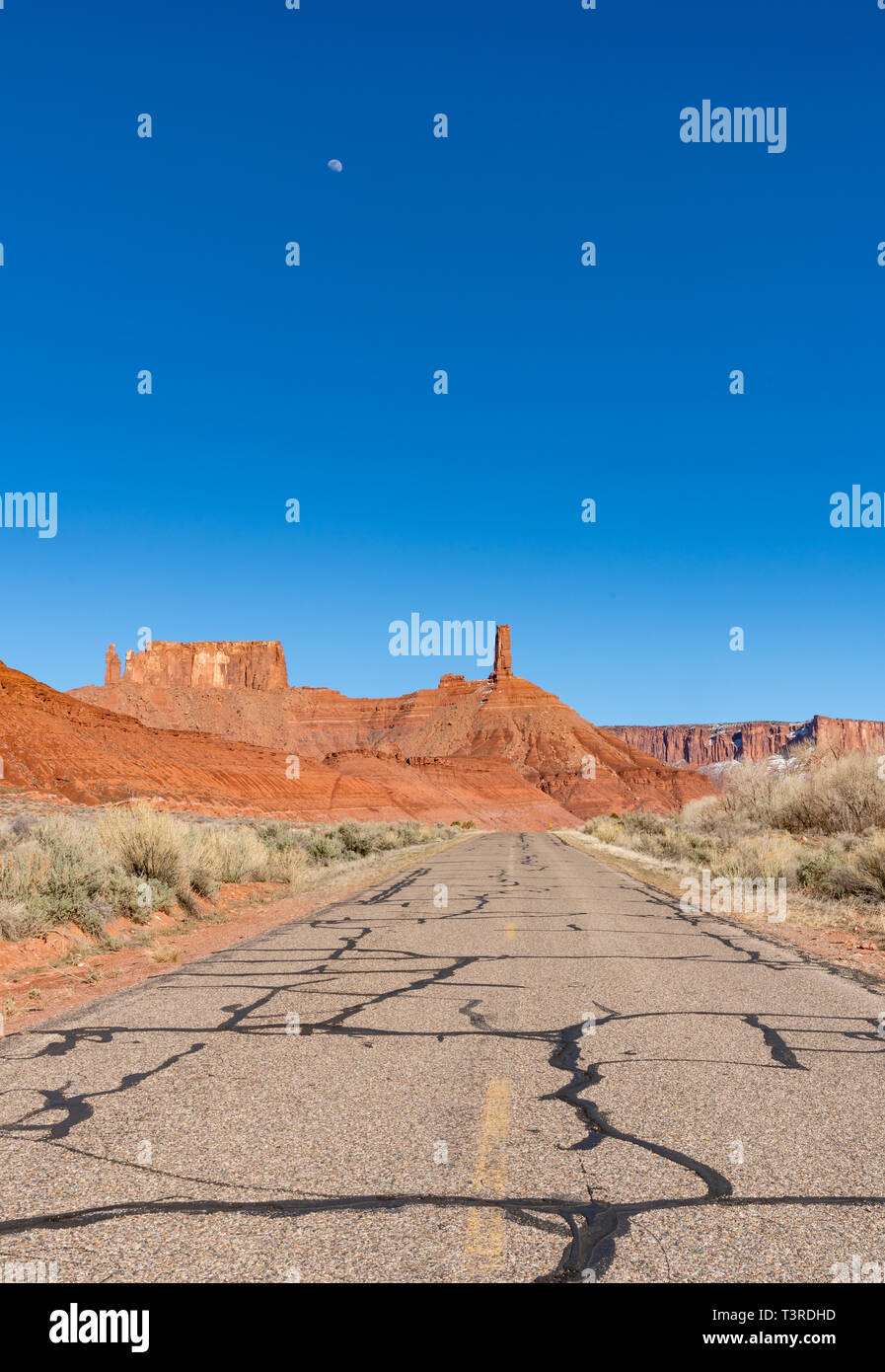 Moon Rising Over Castle Valley Utah Stock Photo - Alamy