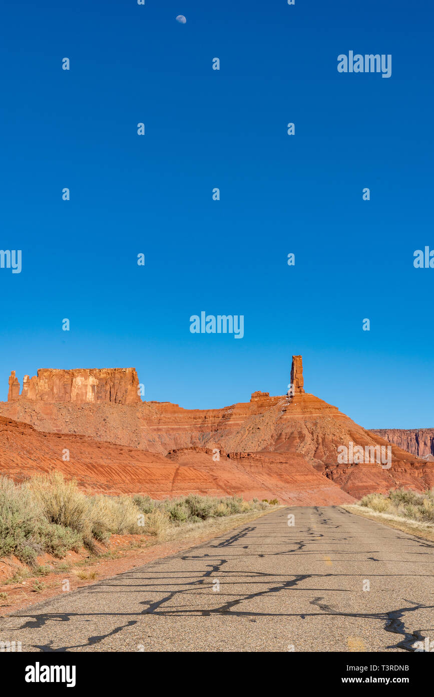 Moon Rising Over Castle Valley Utah Stock Photo - Alamy