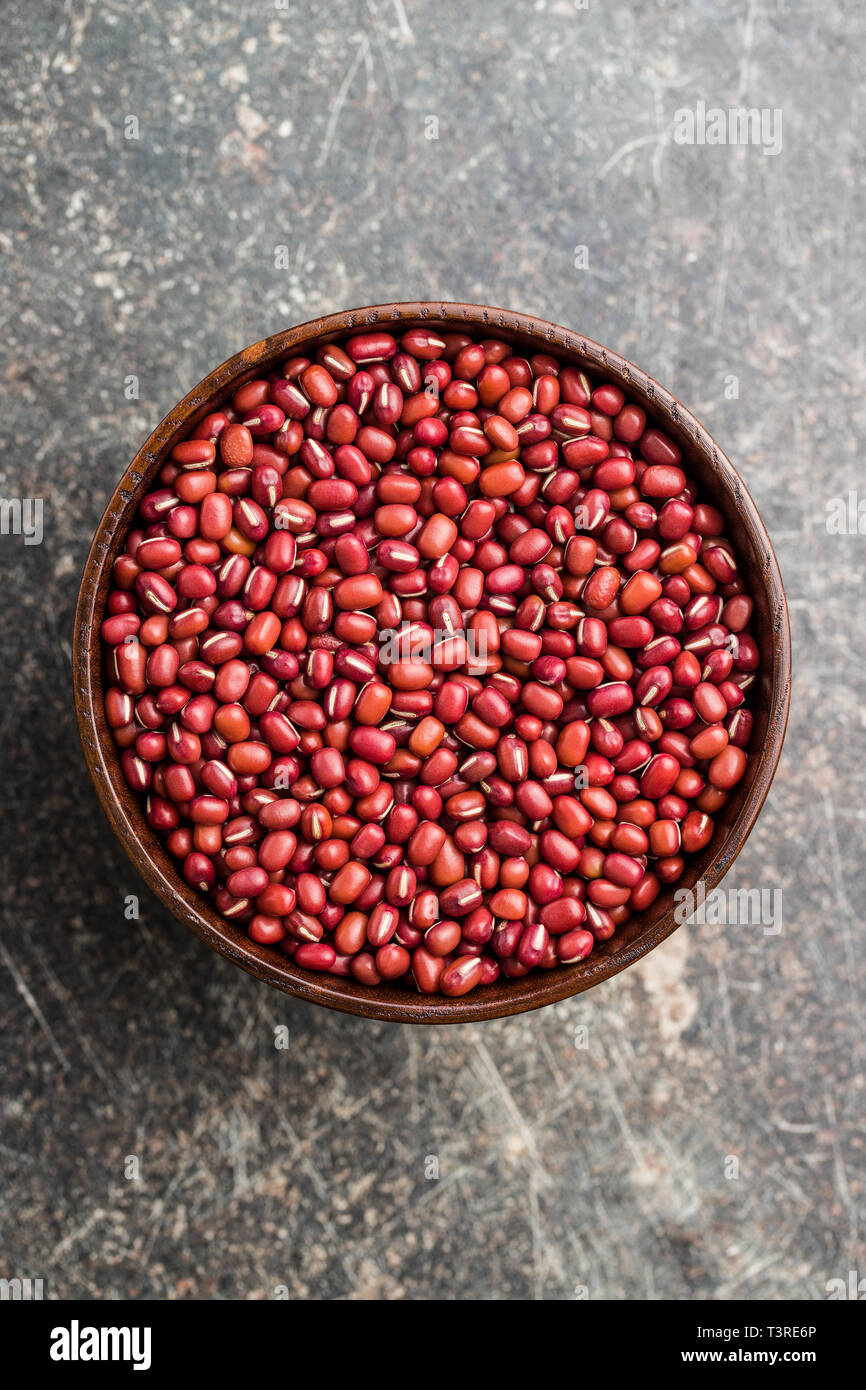 Red adzuki beans in bowl. Top view Stock Photo - Alamy