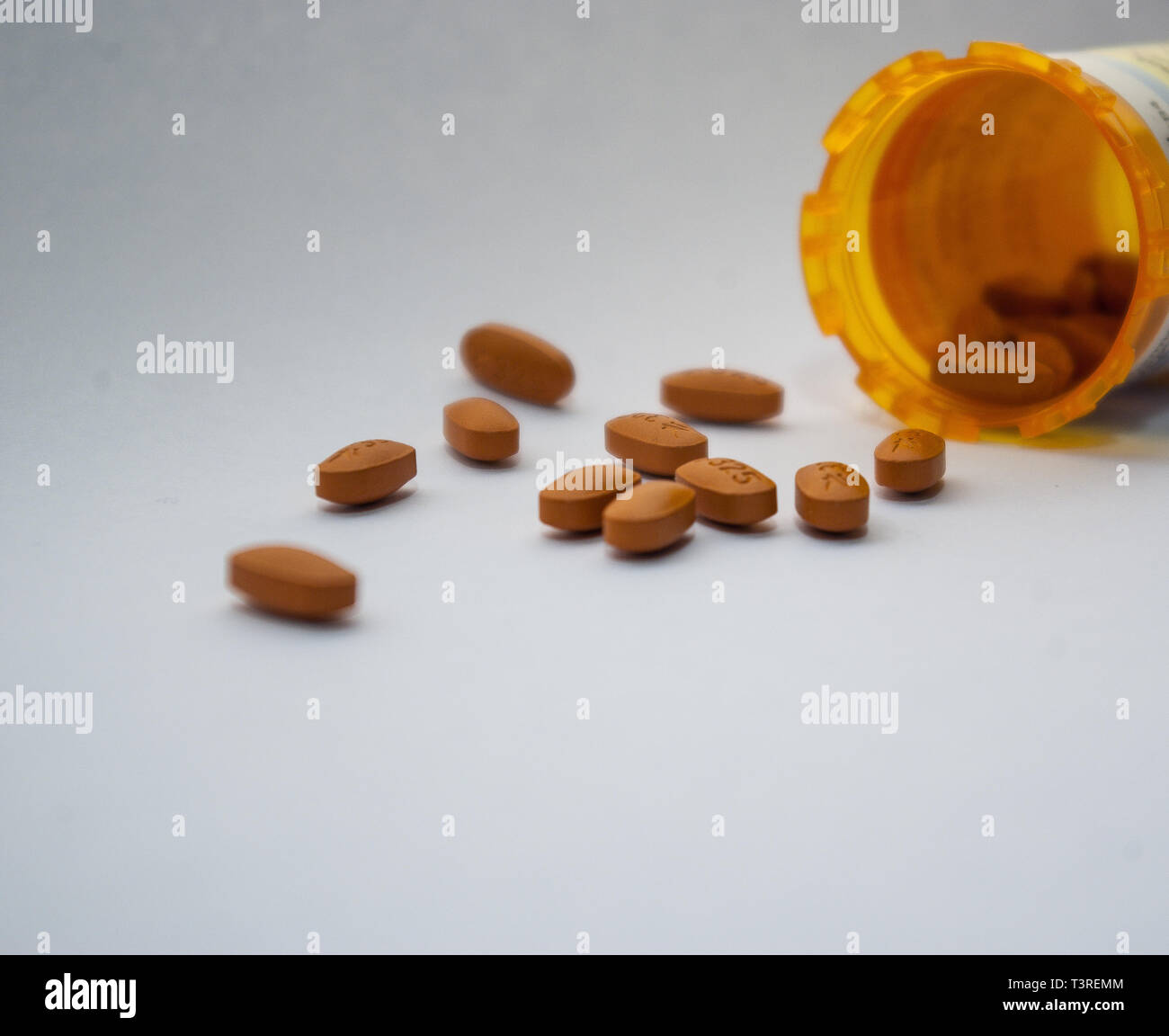 Orange prescription pill bottle hi-res stock photography and images - Alamy