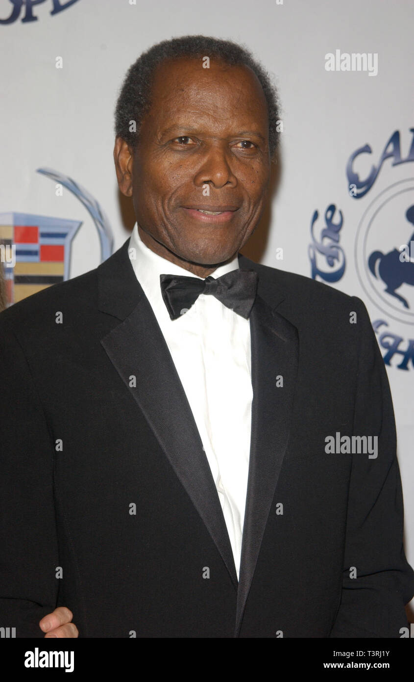 LOS ANGELES, CA. October 15, 2002: Actor SIDNEY POITIER at the 15th ...