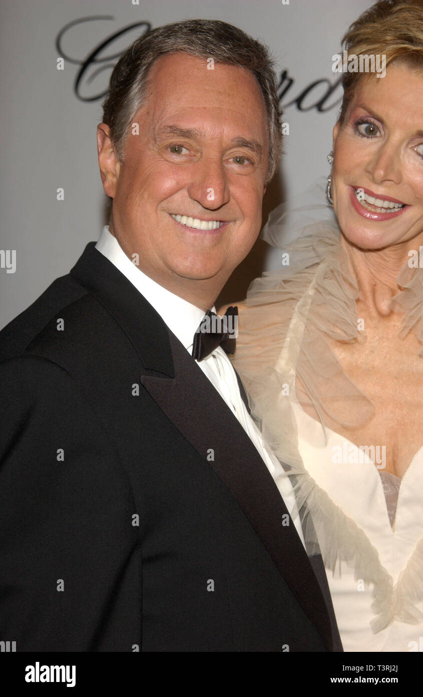 LOS ANGELES, CA. October 15, 2002: Singer NEIL SEDAKA & wife at the ...