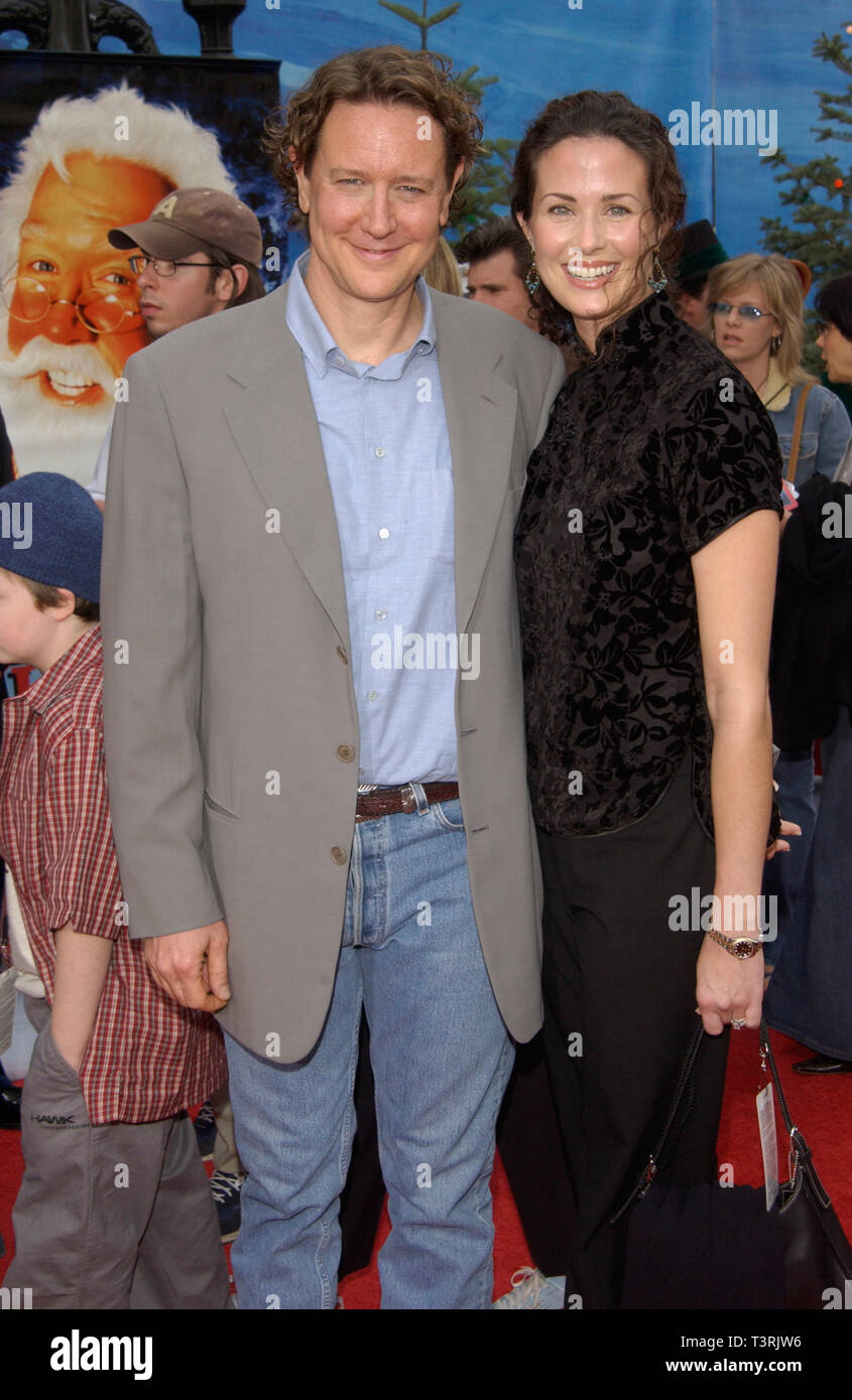 LOS ANGELES, CA. October 27, 2002: Actor JUDGE REINHOLD & wife at the ...