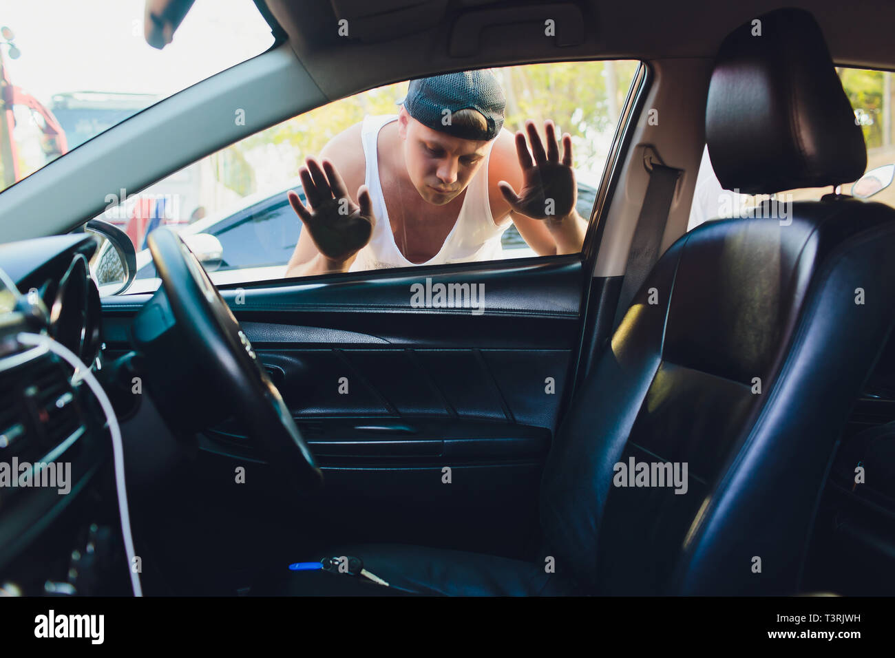 Person locked out their car hi-res stock photography and images - Alamy