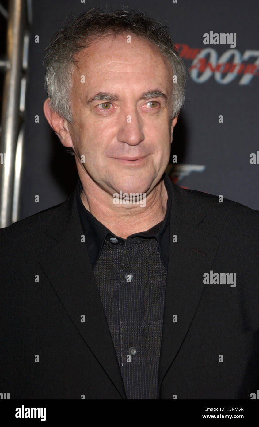 Jonathan pryce bond hi-res stock photography and images - Alamy