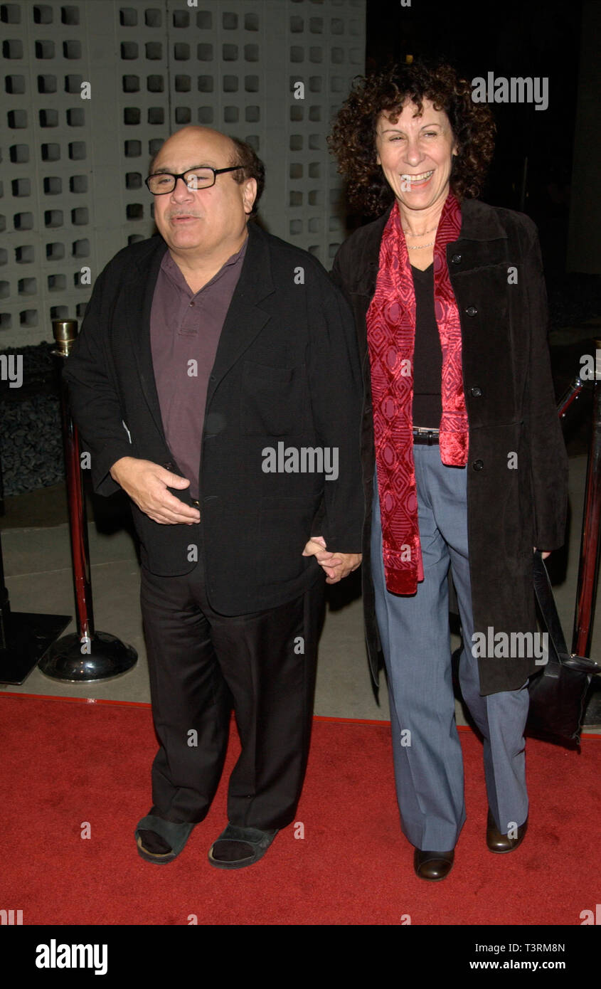 LOS ANGELES, CA. November 19, 2002: Actor DANNY DEVITO & actress wife ...