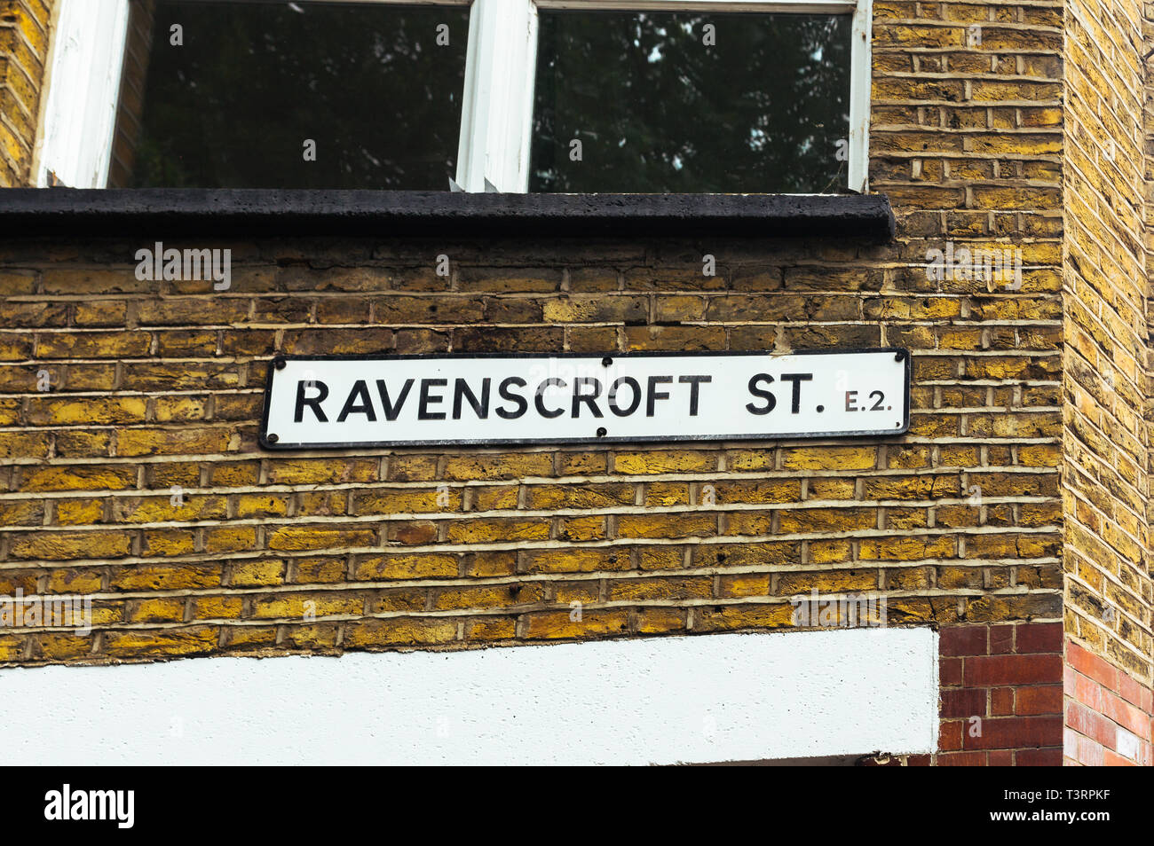 Street sign london e2 hi-res stock photography and images - Alamy