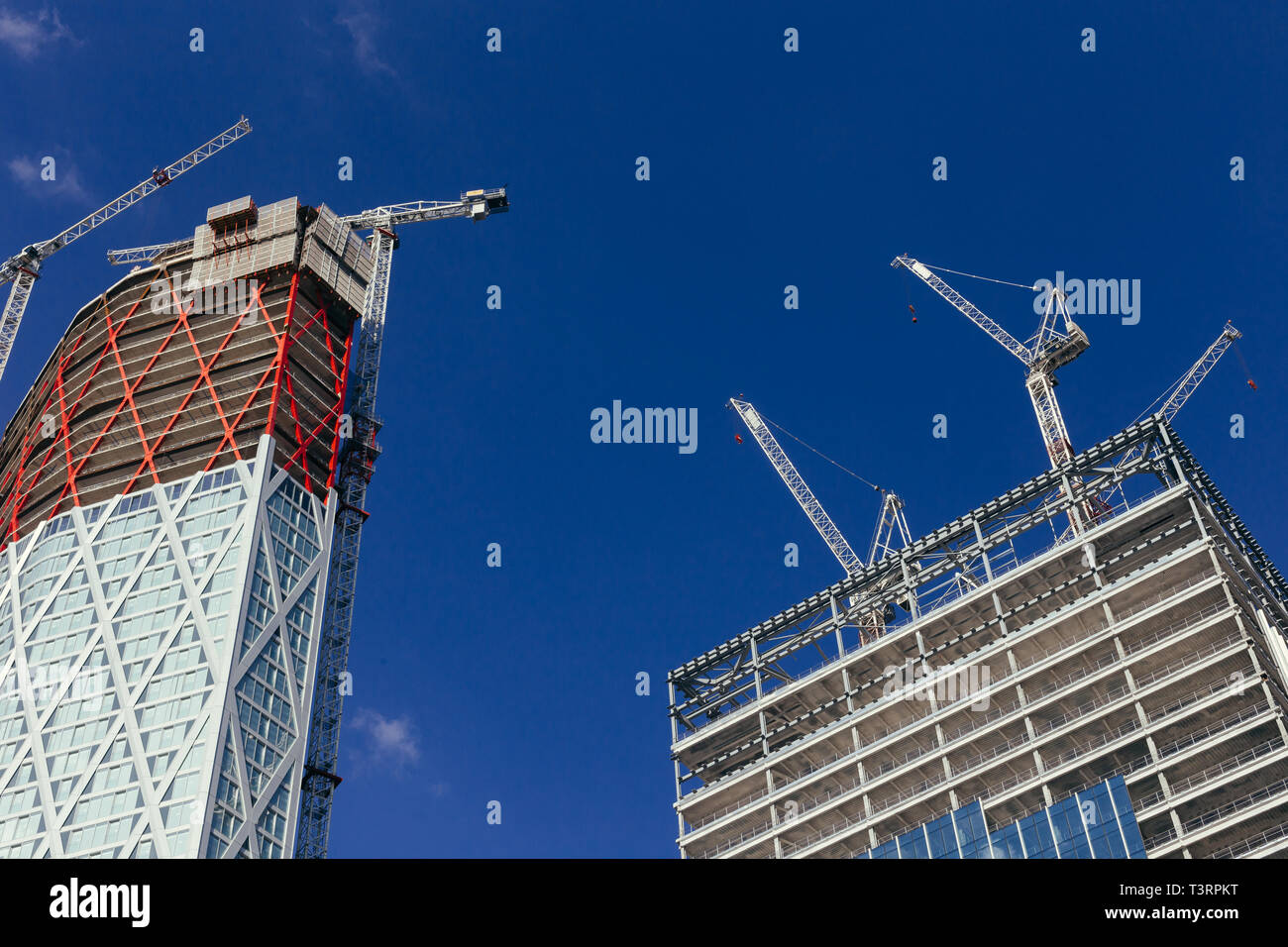 Canary warf building hi-res stock photography and images - Alamy