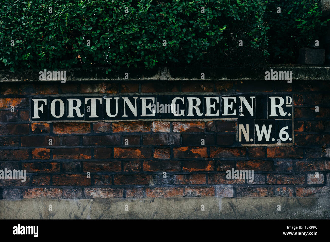 West hampstead london sign hi-res stock photography and images - Alamy