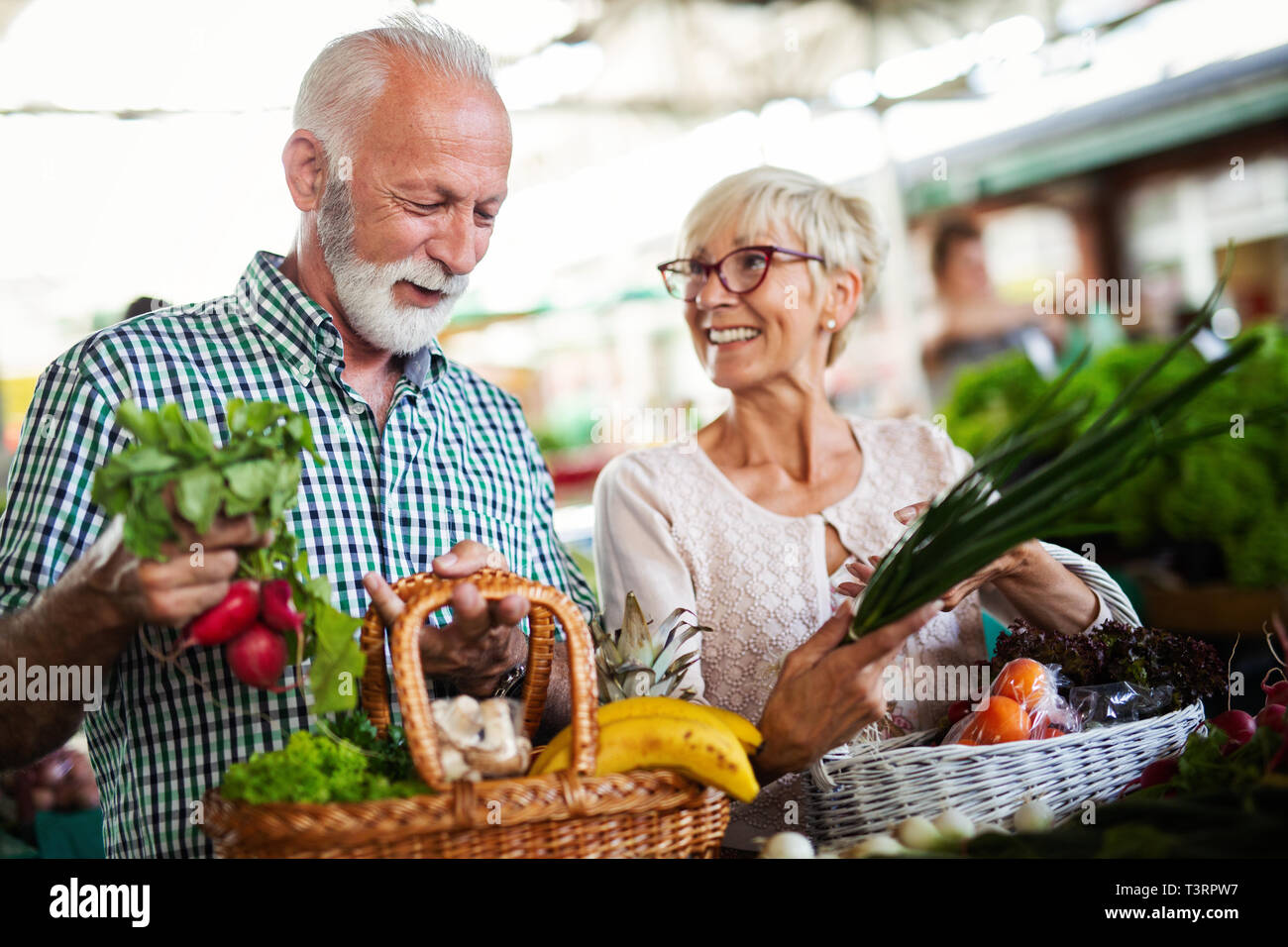 Consumerism market hi-res stock photography and images - Alamy