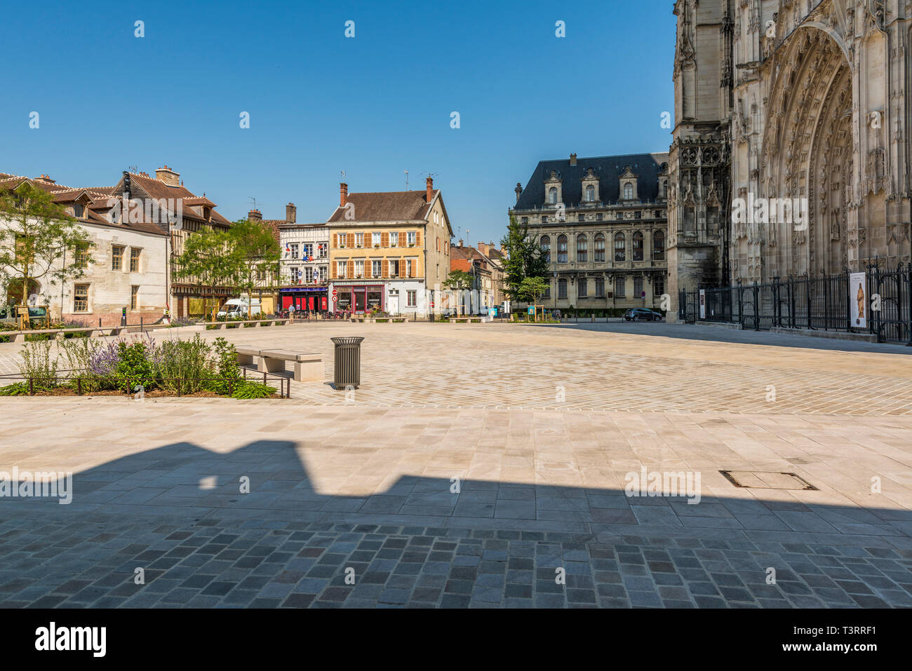 Troyes cathedral hi-res stock photography and images - Alamy