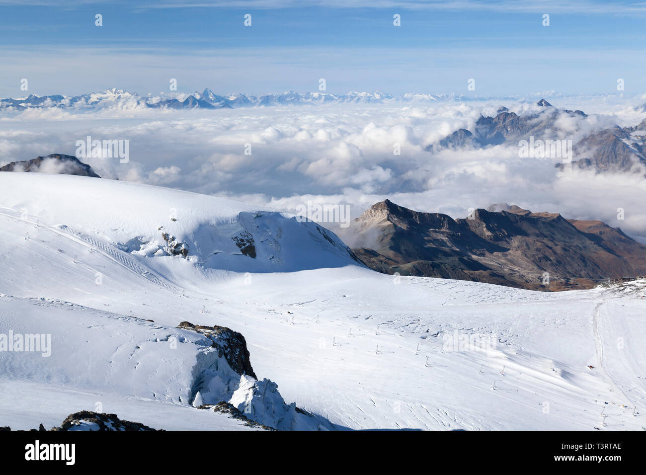 Ski route hi-res stock photography and images - Alamy