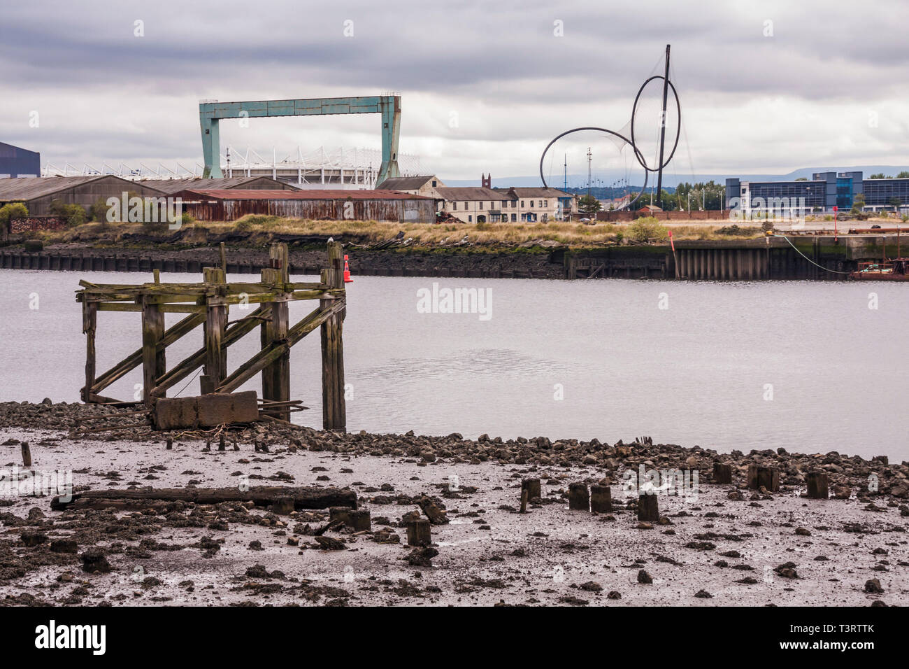 Riverside jetty hi-res stock photography and images - Alamy