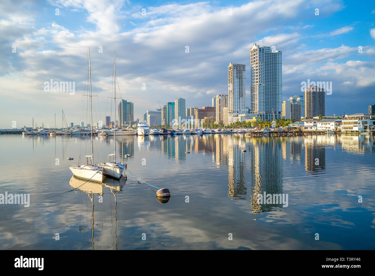 Manila bay philippines skyline hi-res stock photography and images - Alamy