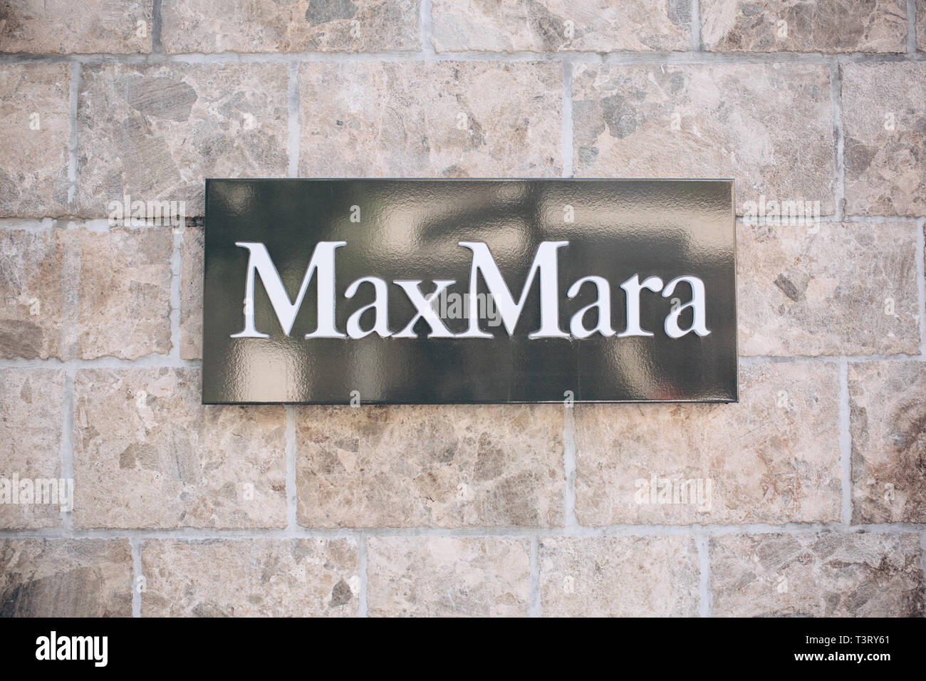 Signage max mara logo hi-res stock photography and images - Alamy