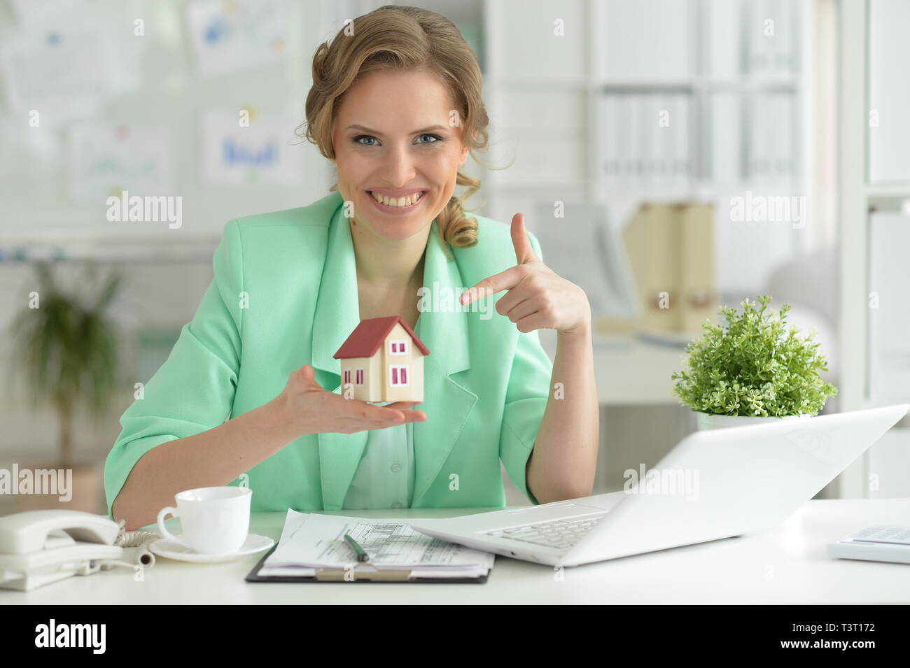 Female model in formal wear hi-res stock photography and images - Alamy