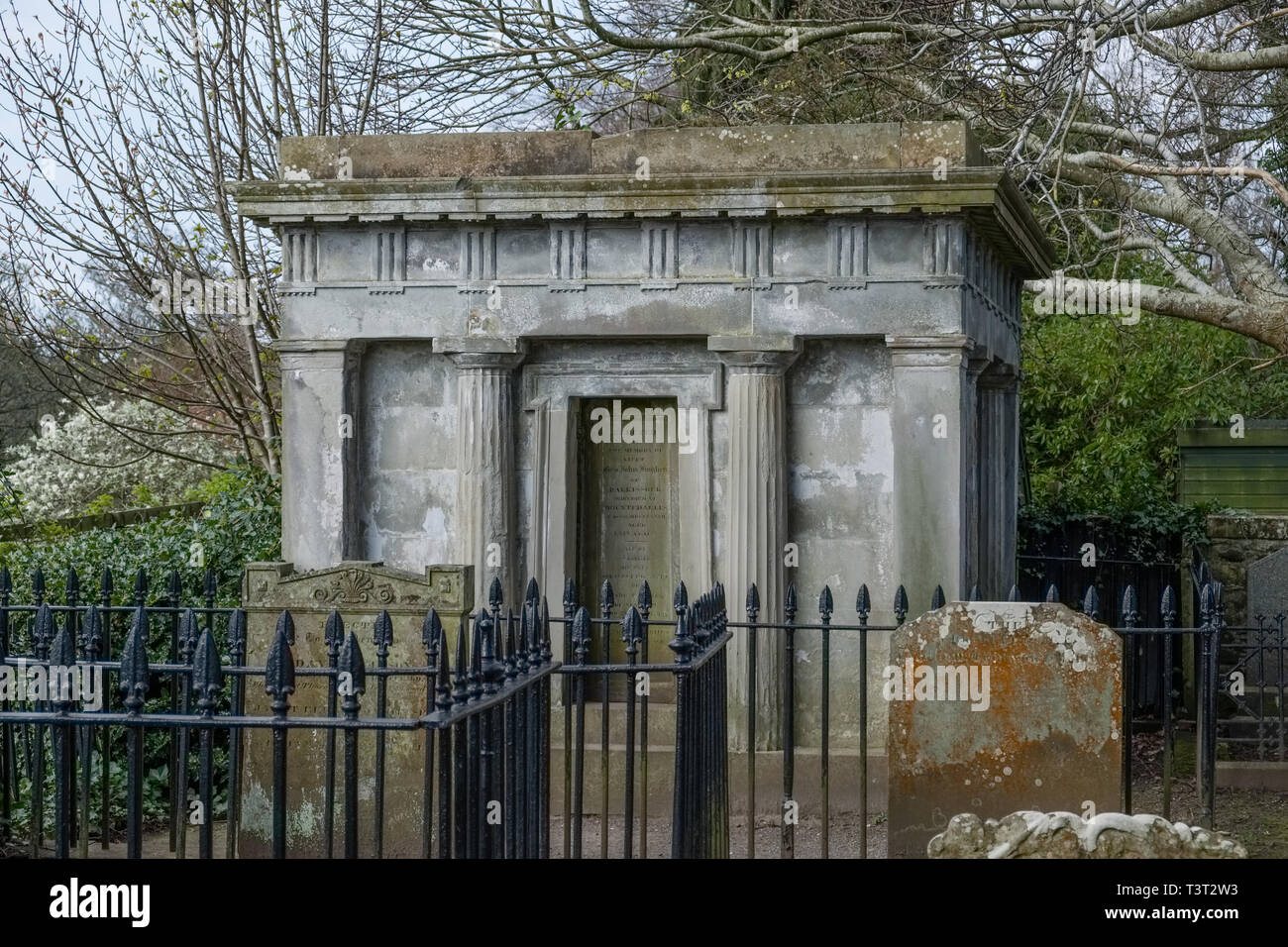 Alloway, Scotland, UK - April 09, 2019: The old crypt at the side of ...