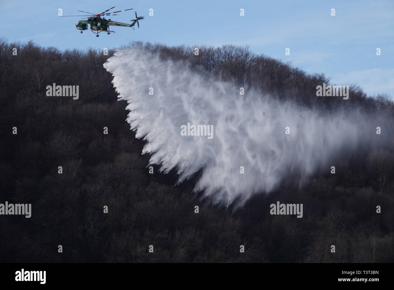Fire bomber hi-res stock photography and images - Alamy