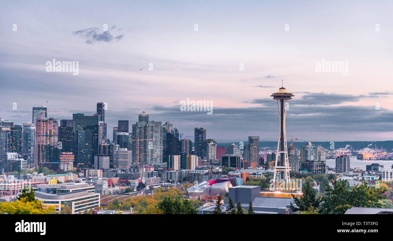 View over Seattle skyline with observation tower Space Needle, evening ...