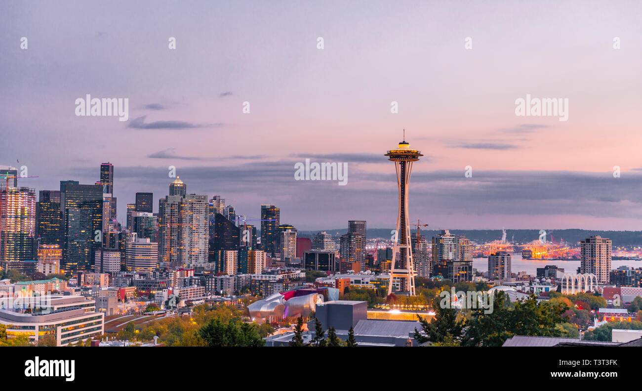 View over Seattle skyline with observation tower Space Needle, evening ...