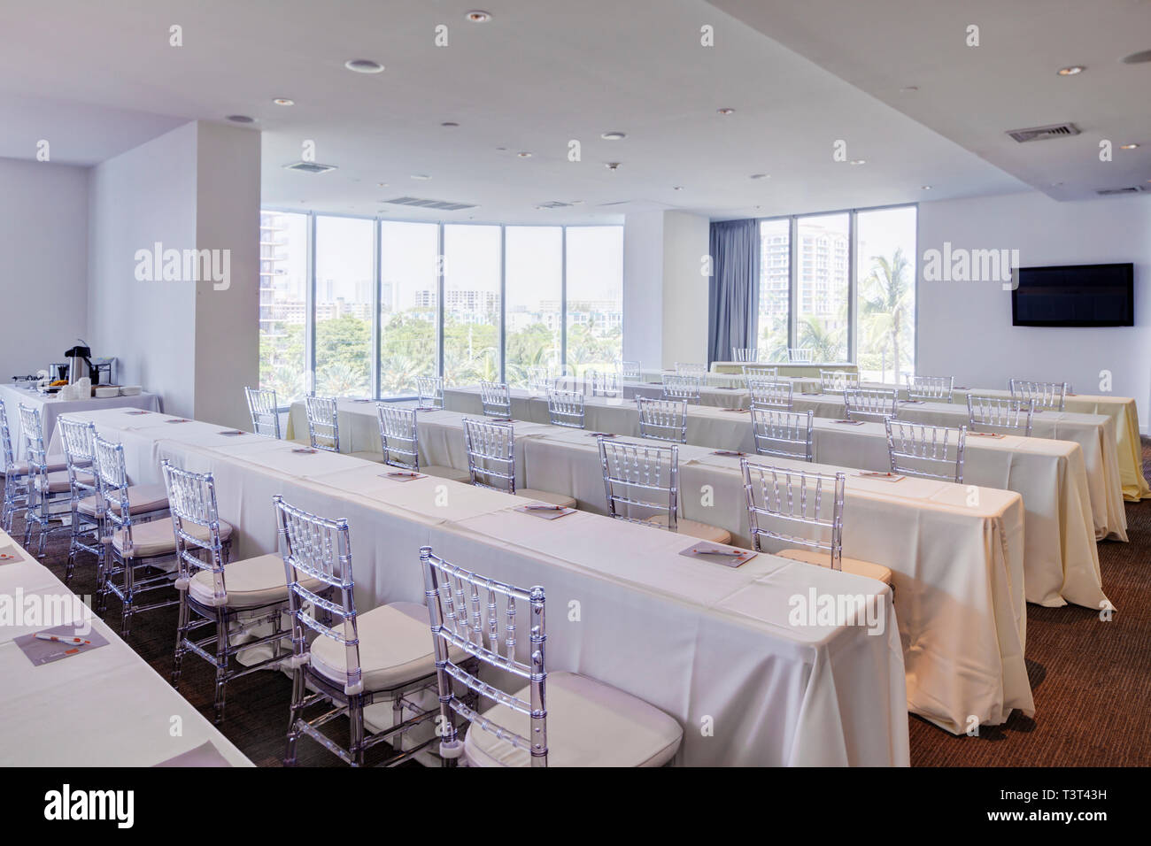 Empty tables in banquet hall Stock Photo - Alamy