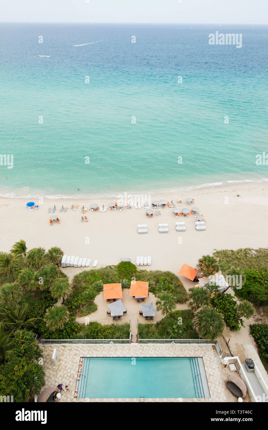 Aerial florida hotel swimming pool hi-res stock photography and images ...