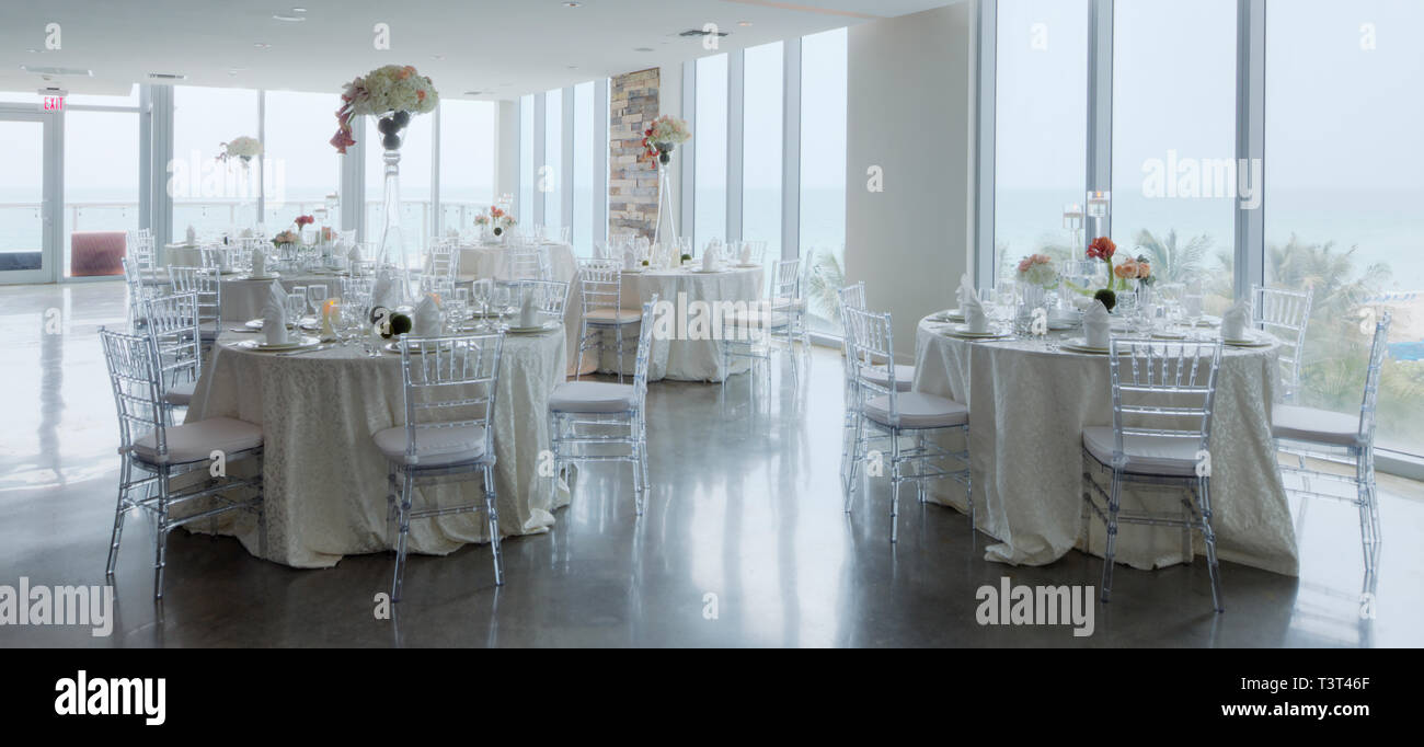 Empty tables in banquet hall Stock Photo - Alamy