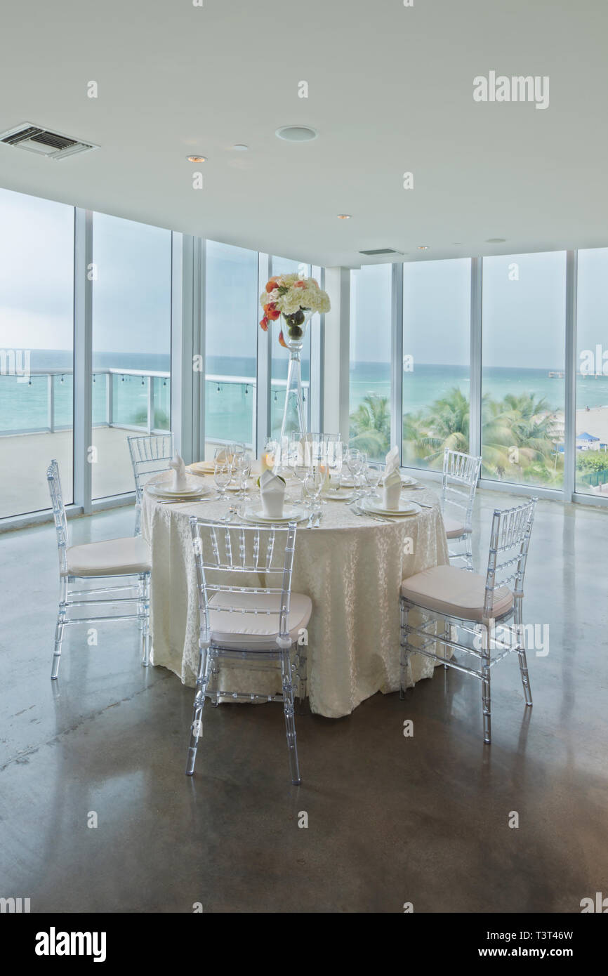 Empty tables in banquet hall Stock Photo - Alamy