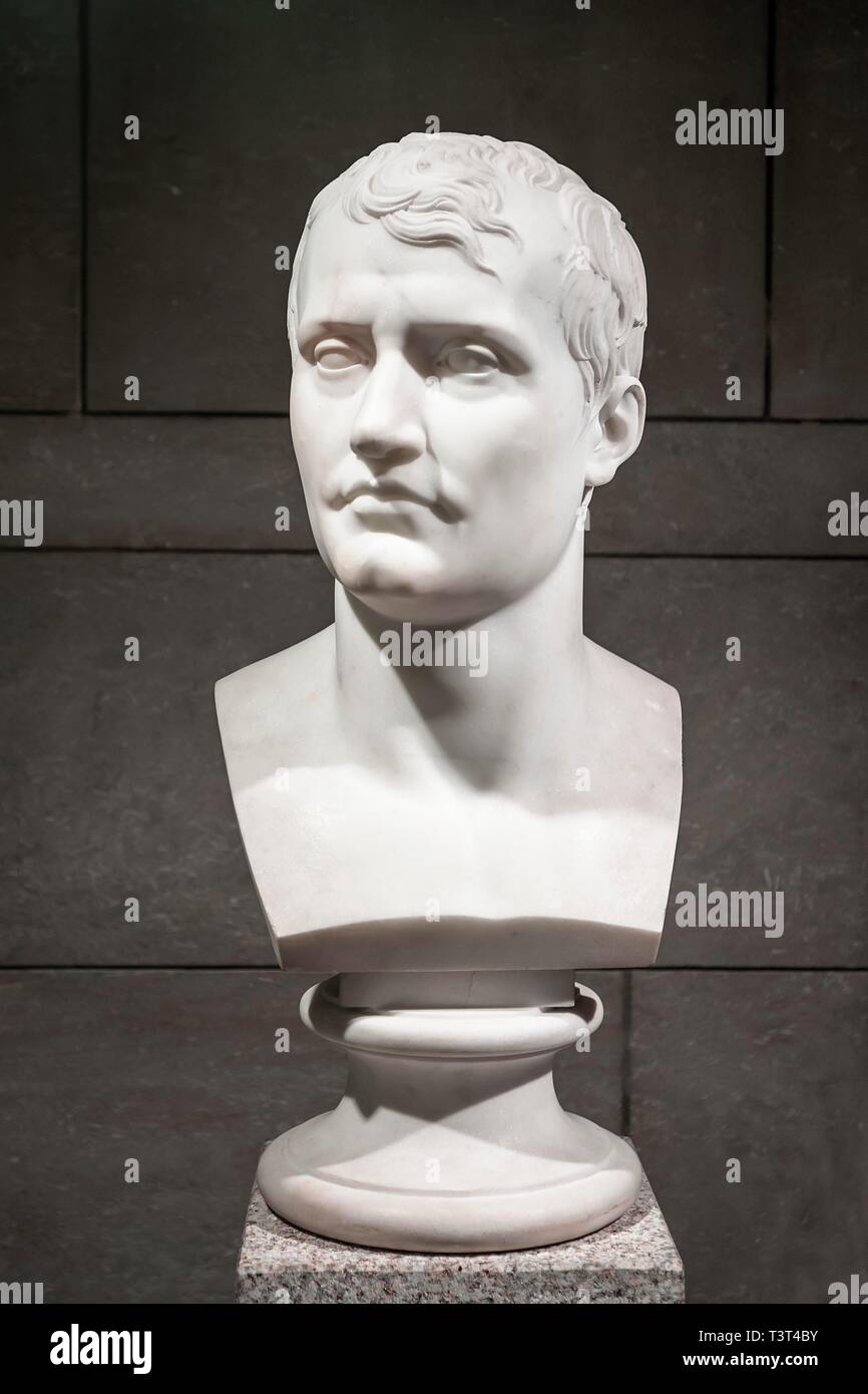 Bust of napoleon bonaparte hi-res stock photography and images - Alamy