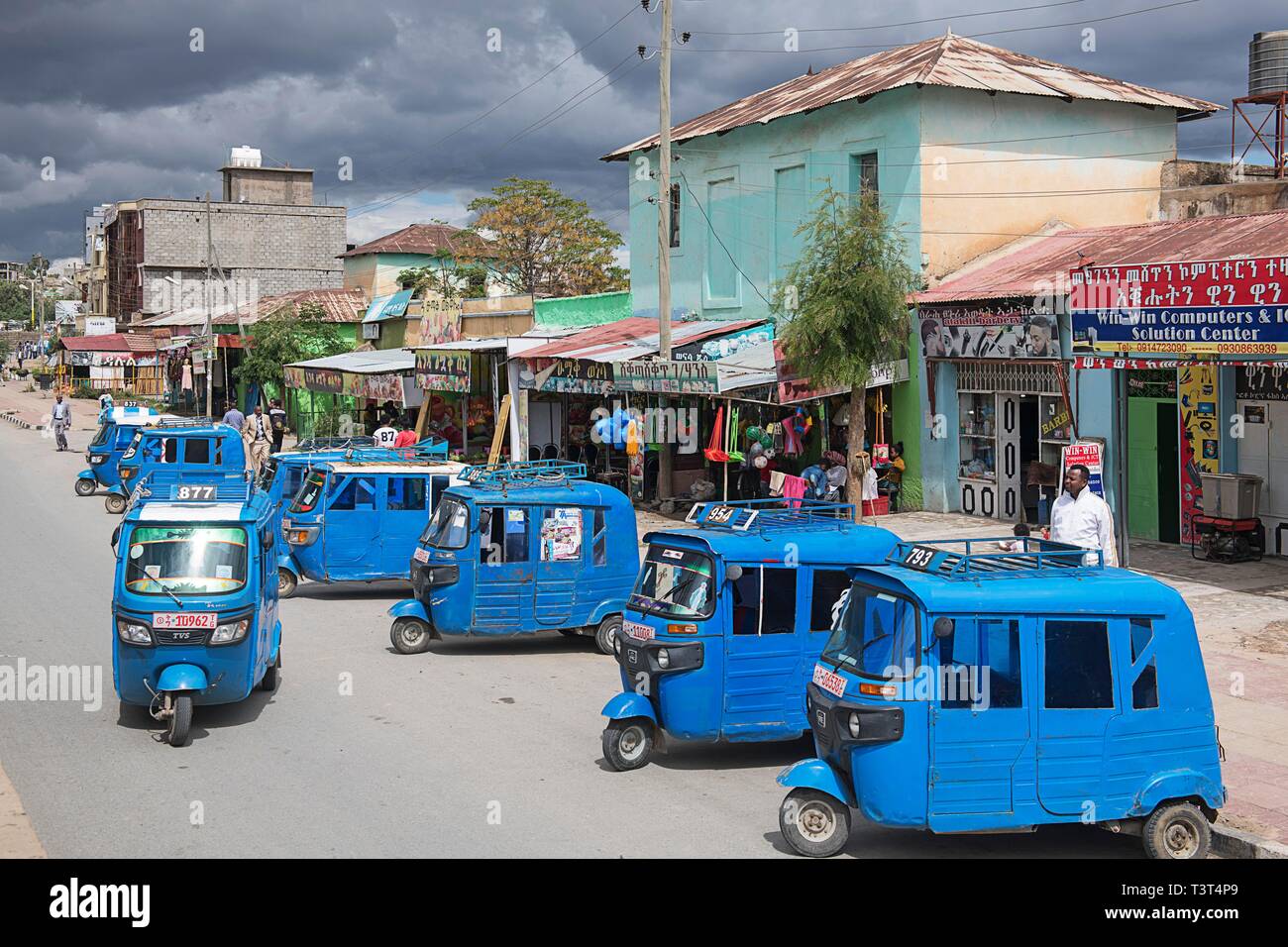 Tuk tuks at the roadside hi-res stock photography and images - Alamy