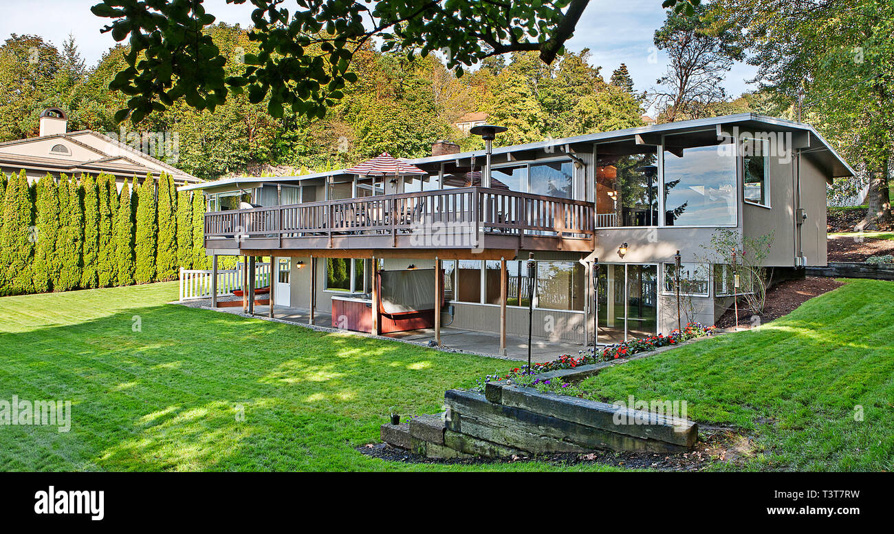 Elevated deck house hi-res stock photography and images - Alamy