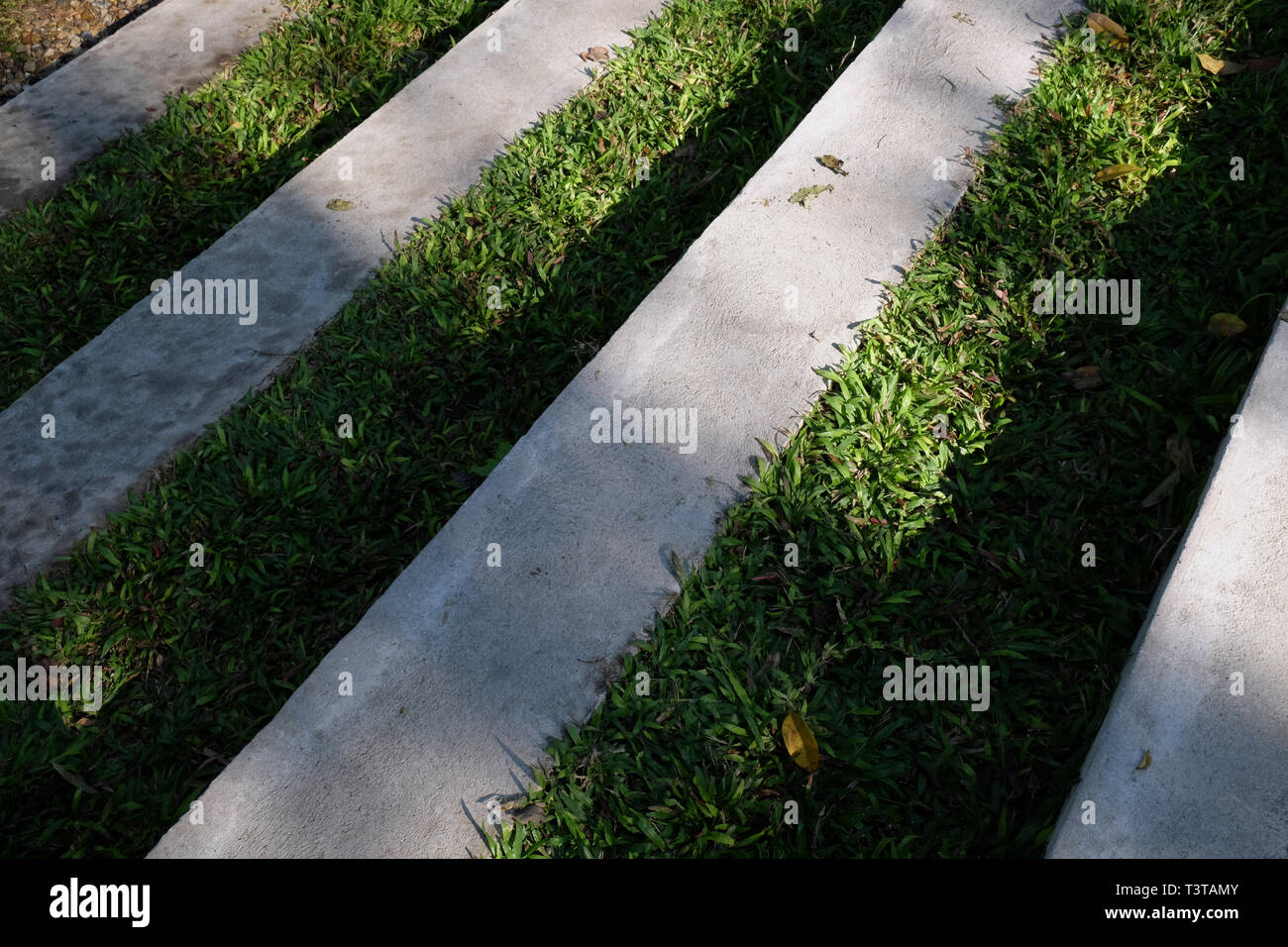 Paving gravel pathway hi-res stock photography and images - Alamy
