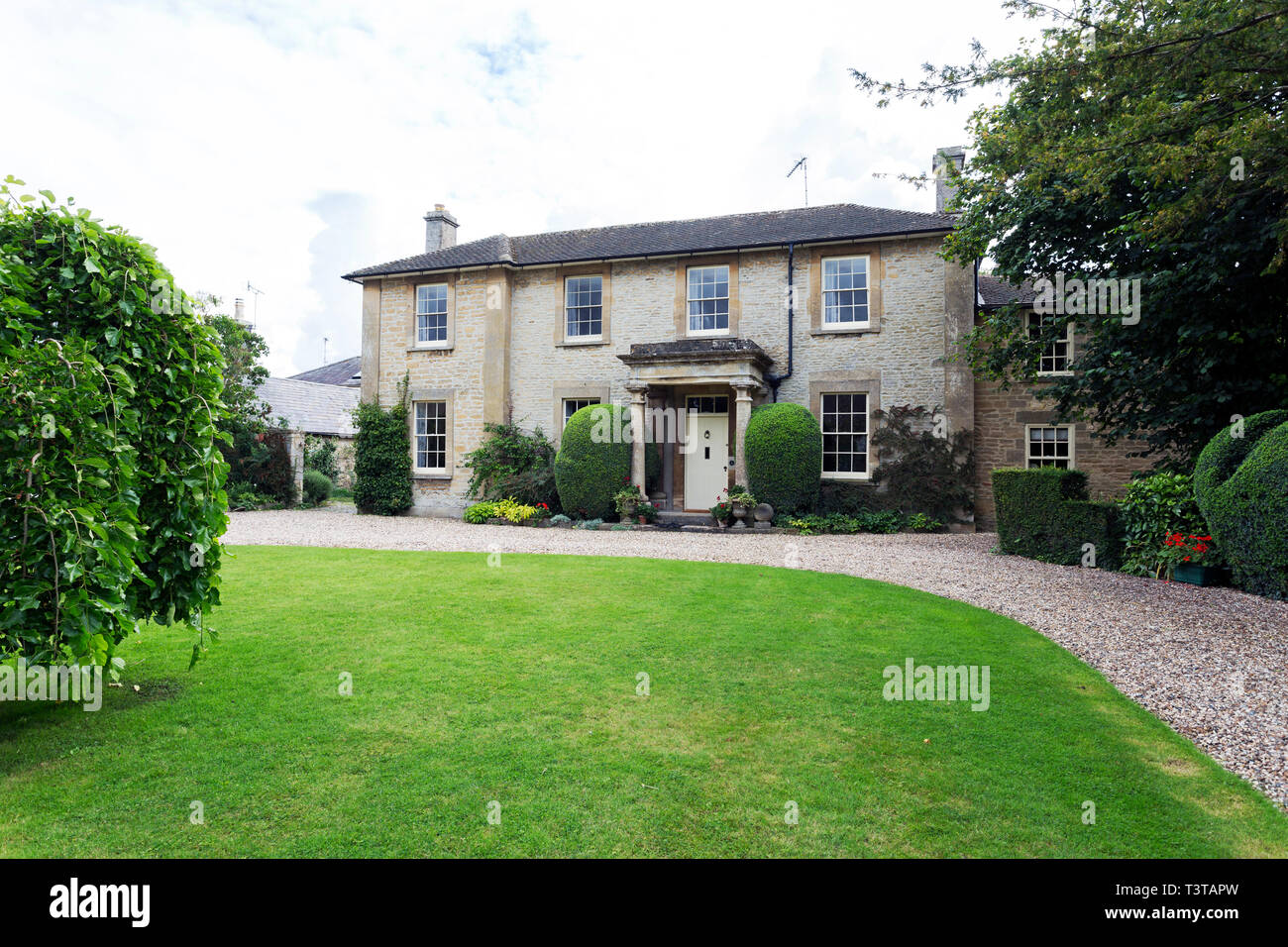 House architecture front yard huge hi-res stock photography and images ...
