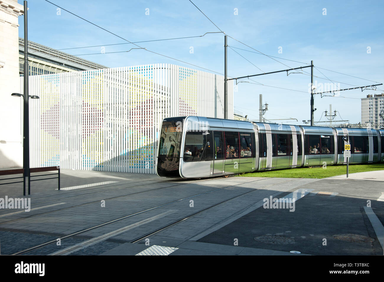 Tours, moderne Straßenbahn - Tours, modern Tramway Stock Photo - Alamy