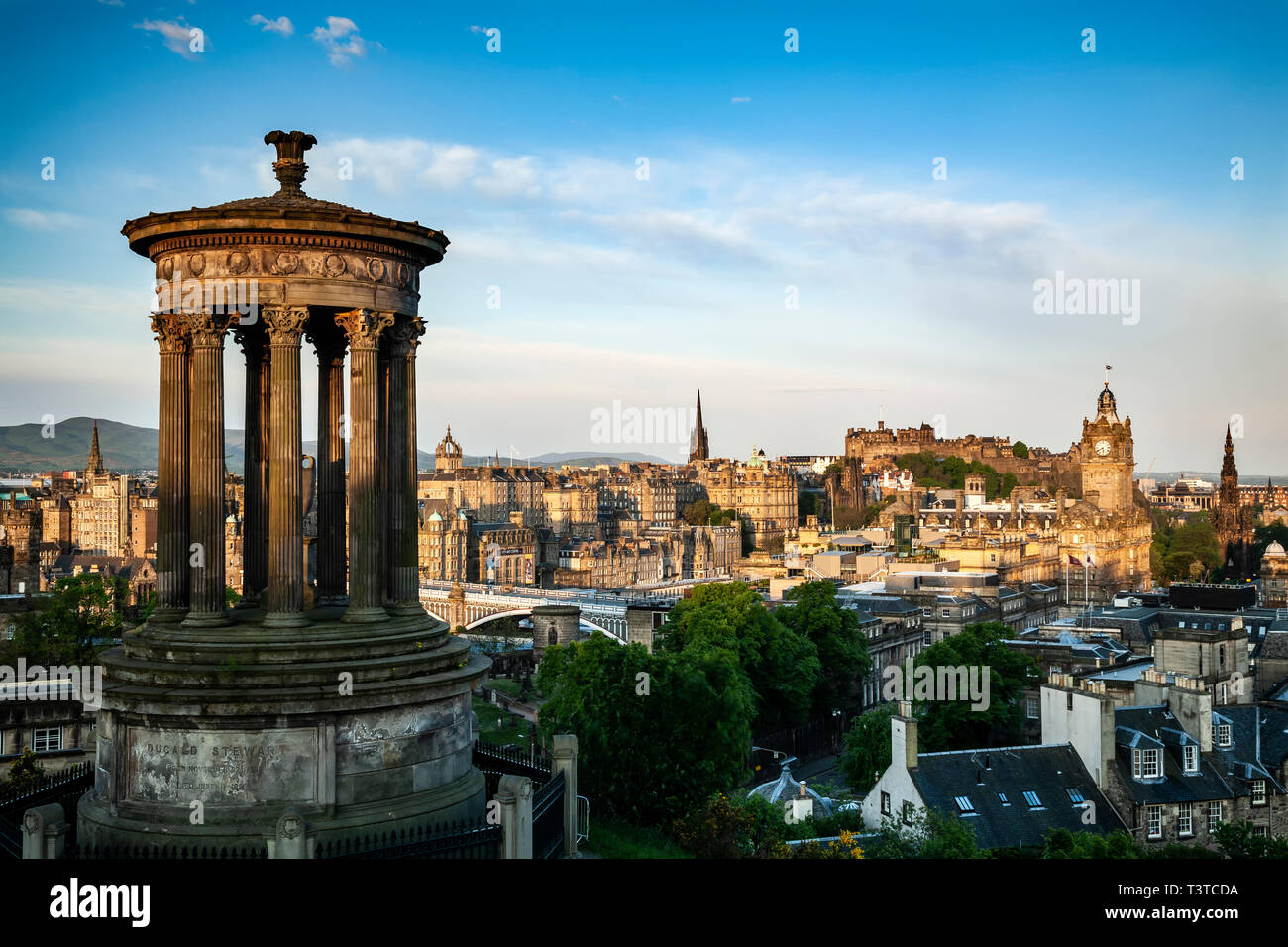 Edinburgh monuments skyline hi-res stock photography and images - Alamy