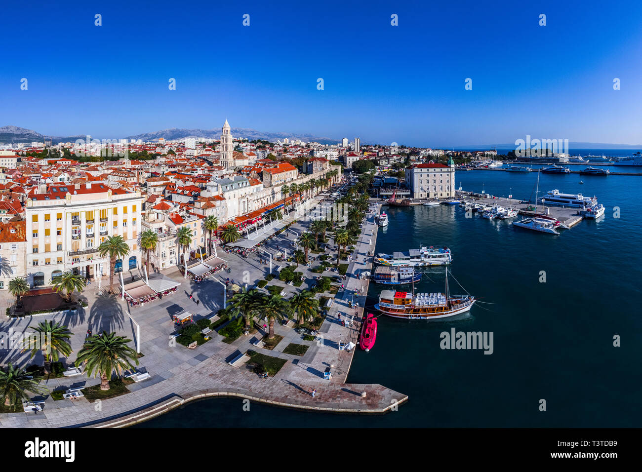 Split skyline hi-res stock photography and images - Alamy