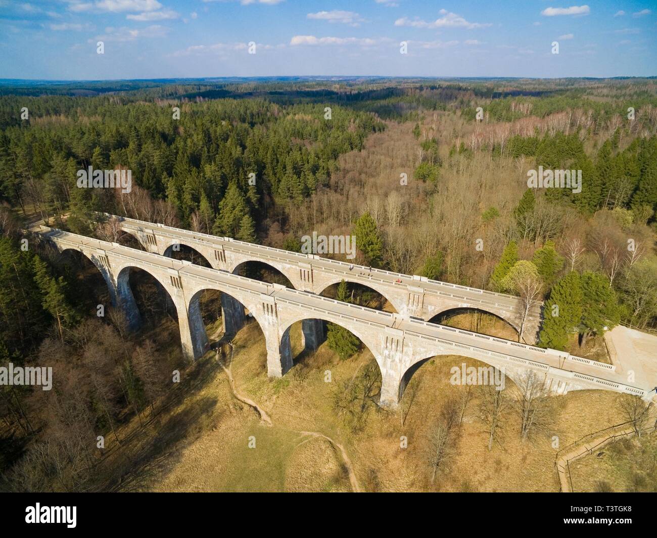 Concrete railway bridges hi-res stock photography and images - Alamy