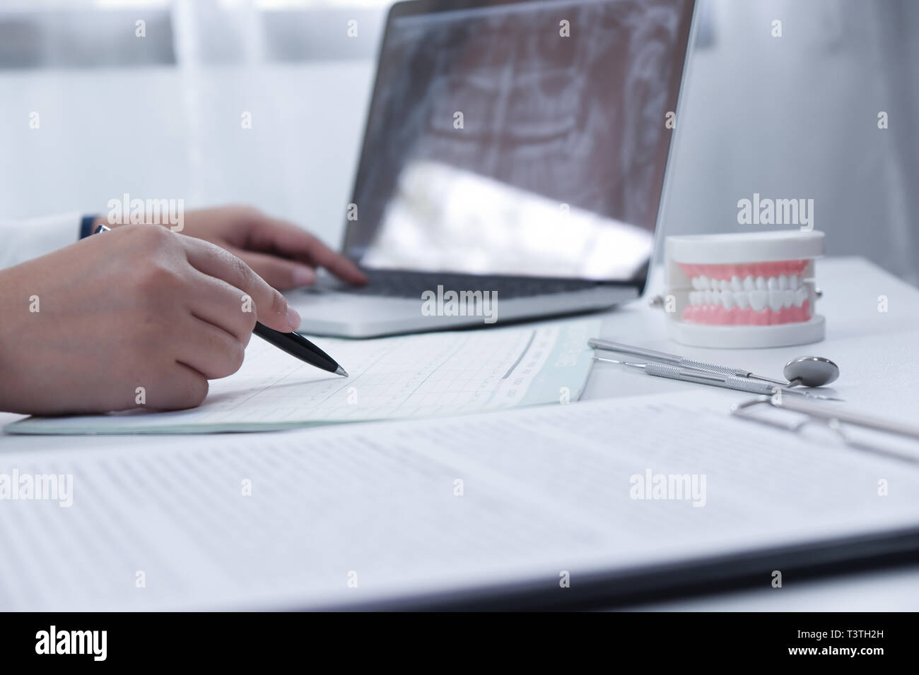 Dentist work examining teeth in hi-res stock photography and images - Alamy