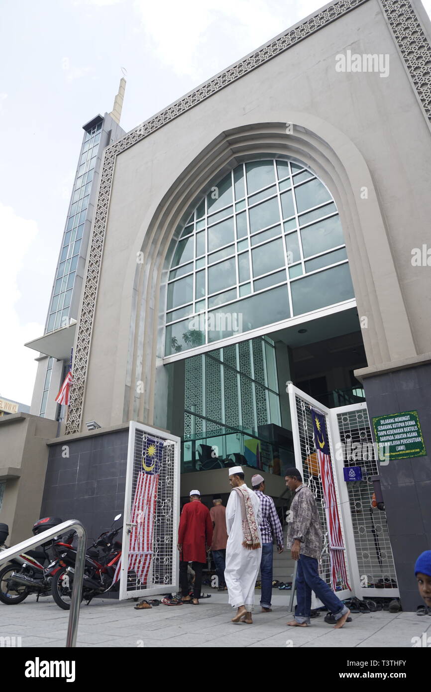 Entrance gate to mosque hi-res stock photography and images - Alamy