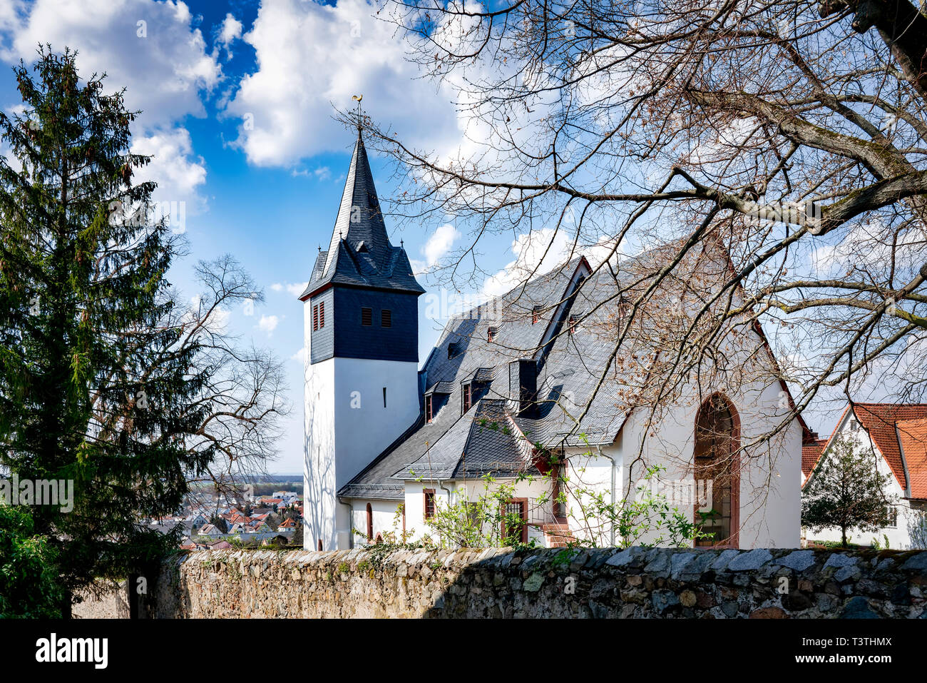 Zwingenberg lies in the Bergstrasse district in southern Hesse, Germany ...
