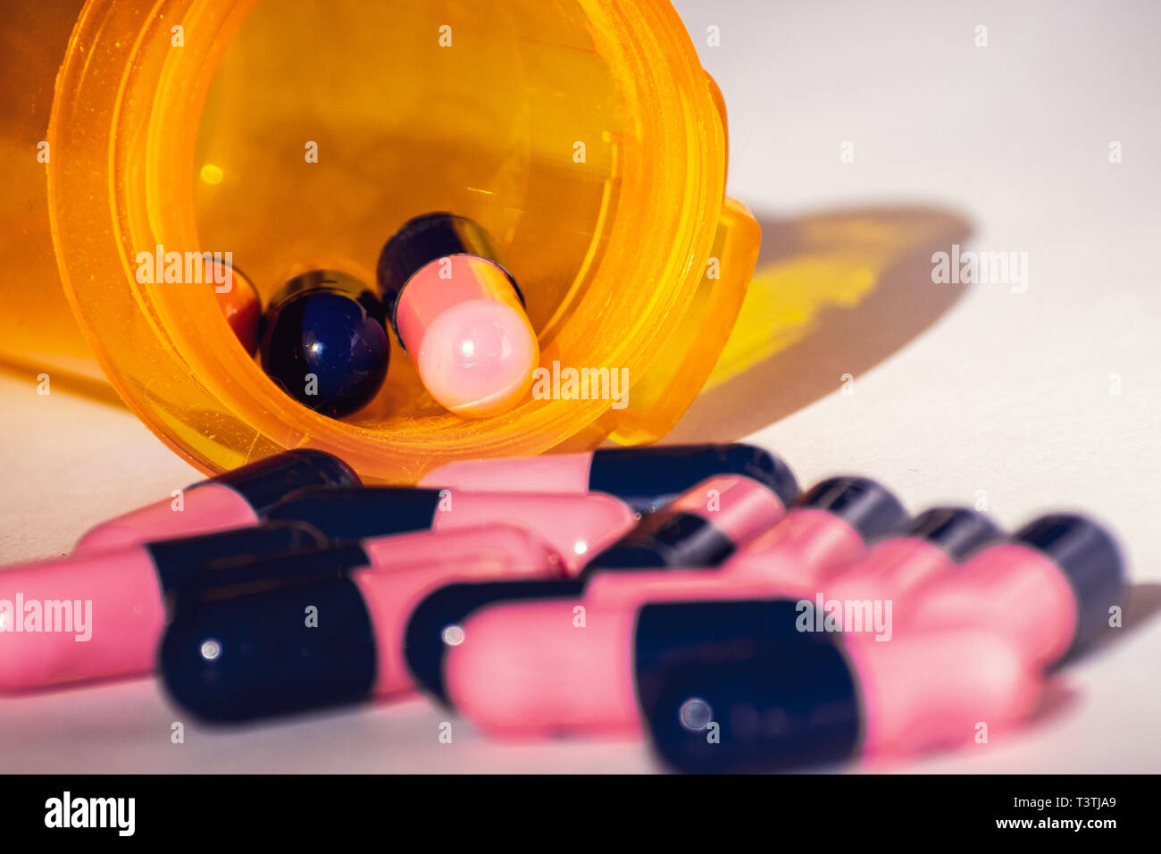 Antibiotics capsule hi-res stock photography and images - Alamy