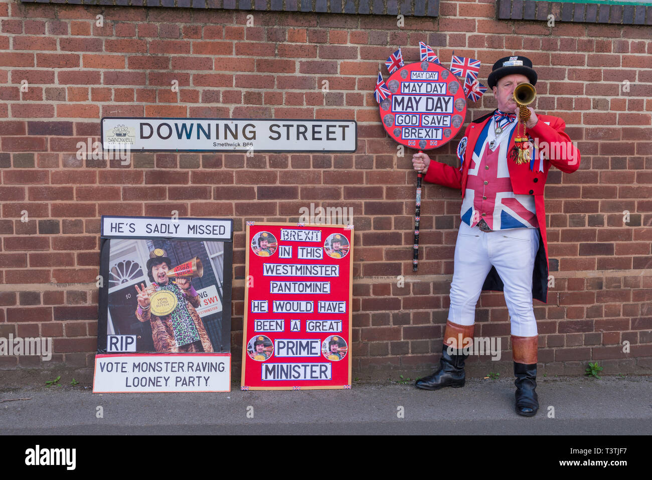 Pro-Brexit protester in Downing Street, Smethwick, West Midlands with ...