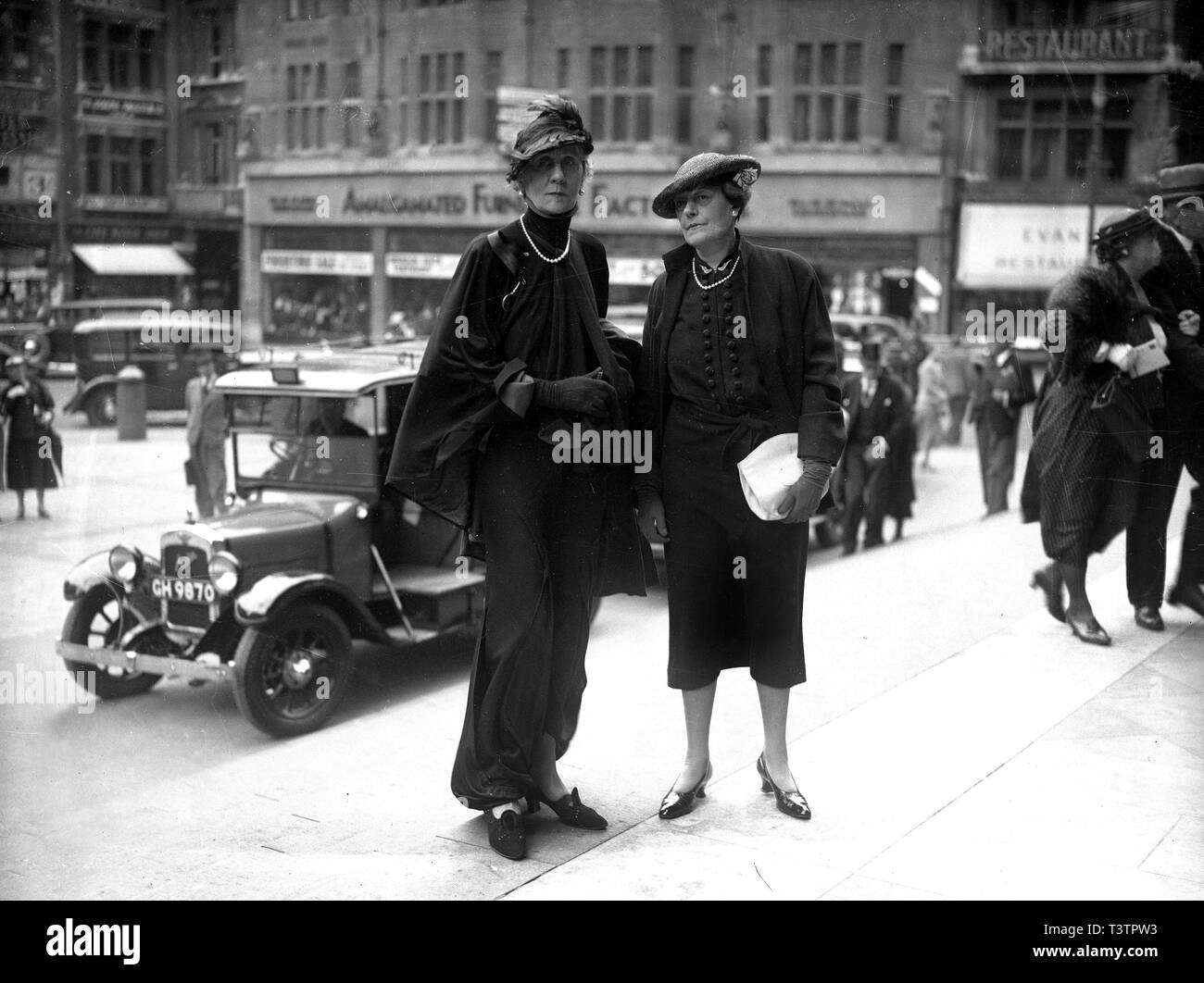 1940s London Woman High Resolution Stock Photography and Images - Alamy