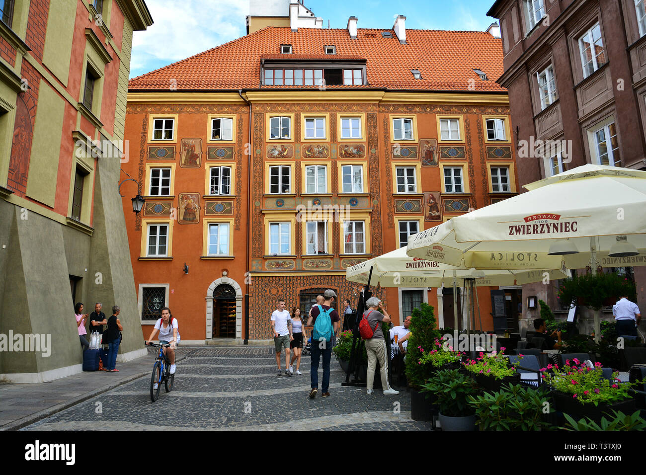 WARSAW, POLAND - JUNE 29, 2018. Old Town Market Square (Rynek Starego ...